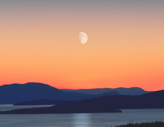 3 Waxing Crescent Moon Rituals & 4 Waxing Moon Spells